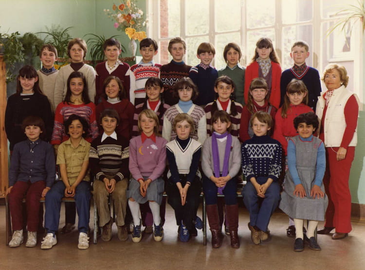 Photo de classe CM2 Me PAPON de 1981, Cité 7 - Copains d'avant