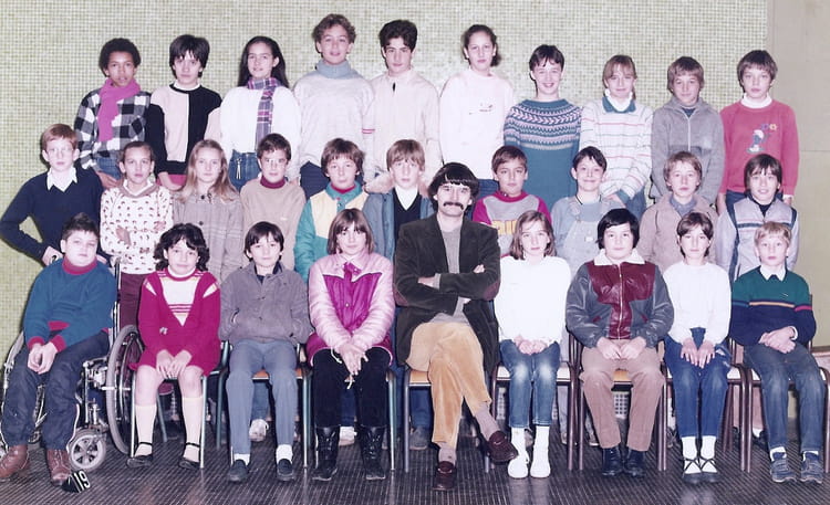 Photo de classe 6e de 1984, CES INTERNATIONAL - Copains d'avant
