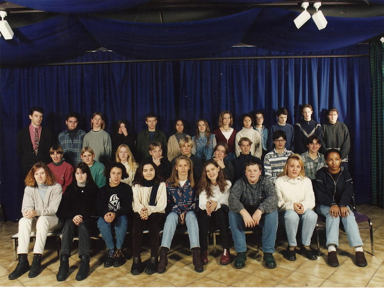 Photo de classe 2D11 de 1995, Lycée Auguste Angellier - Copains d'avant