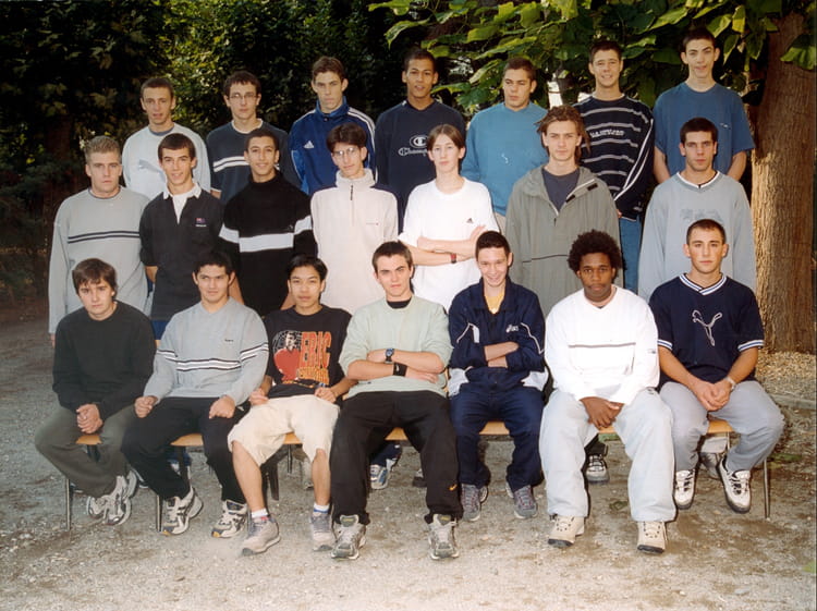 Photo de classe Terminale BEP Génie Électrotechnique de 2001, Lycée ...