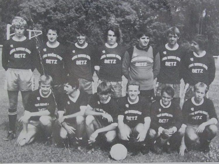 Photo de classe US BETZ de 1987, US BETZ - Copains d'avant