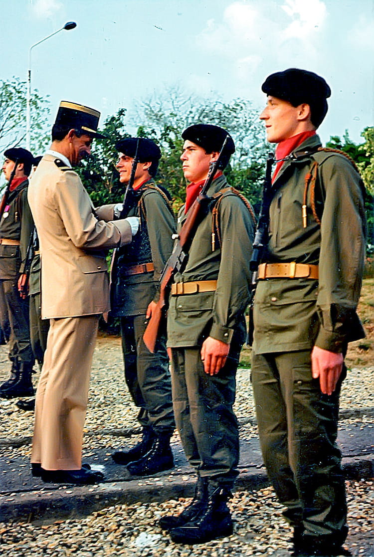 Photo de classe Cérémonie au 4°RA de 1981, 4eme R.a (Regiment D ...