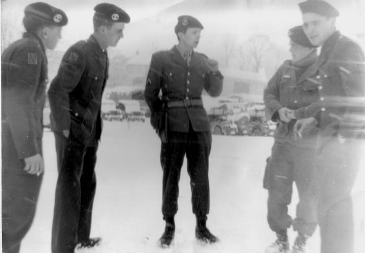 Photo de classe J'en vois un qui n'écoute pas, n'est-ce pas, ami Zuber ...