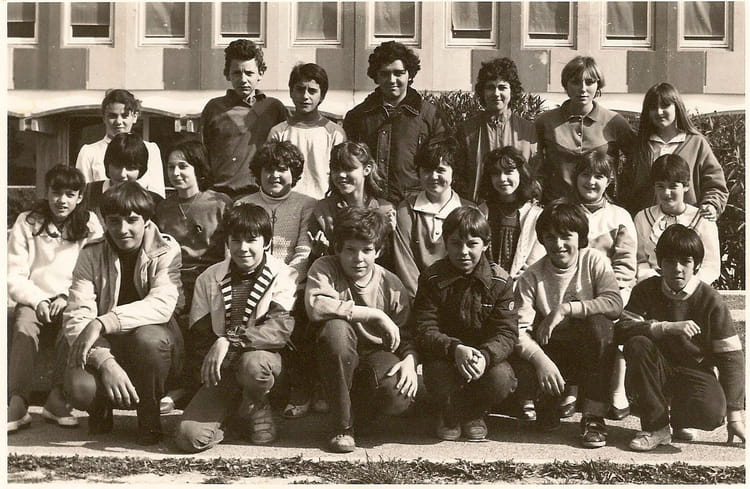 Photo de classe 6e4 (1981-1982) de 1982, Collège Robert Morel - Copains ...