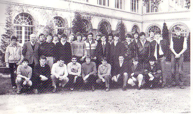 Photo de classe Terminale 2B de 1982, Lycée Saint-françois Xavier ...