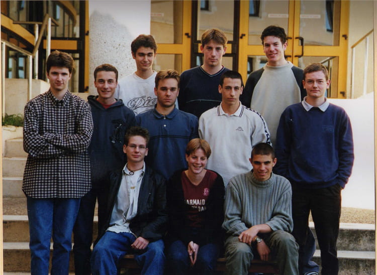 Photo de classe Terminale SSI de 2002, Lycée Polyvalent La Prats ...