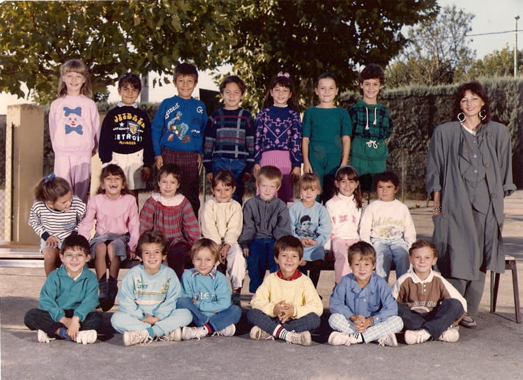 Photo de classe CP/CE1 de 1987, ECOLE LES CABRIERES - Copains d'avant