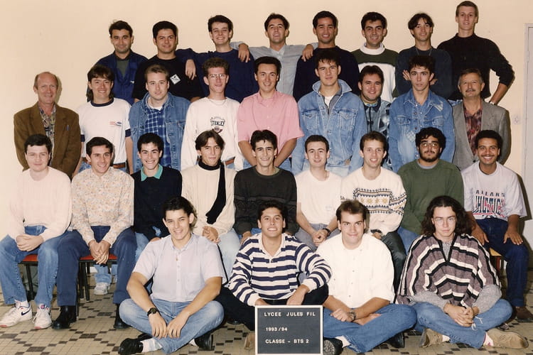 Photo de classe TS 2 Electrotechnique de 1994, Lycée Jules Fil ...
