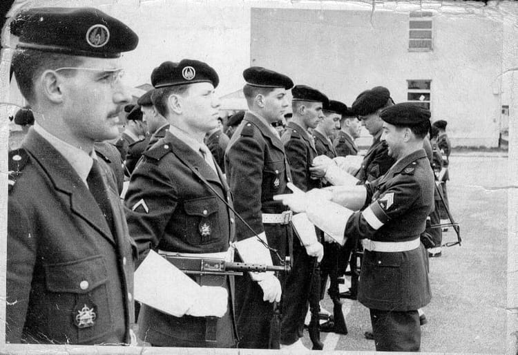 Photo de classe Fin des classes 62-1B de 1962, Gcr 601 - Copains d'avant