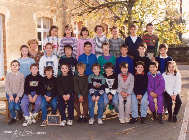 Photo de classe Cm2 de 1993, Ecole Saint Joseph (Rouge) - Copains d'avant