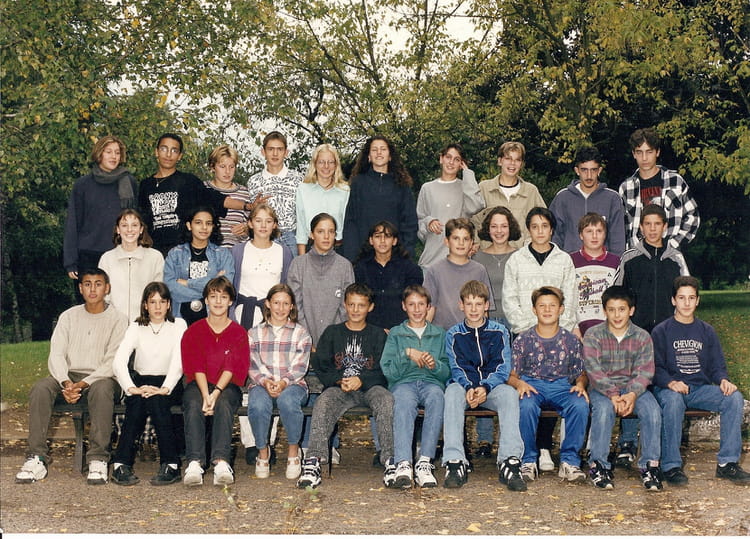 Photo de classe 3ème de 1996, Collège Barnave - Copains d'avant