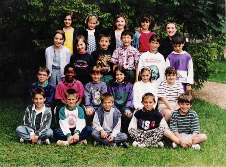 Photo de classe CE2 de 1995, Ecole Primaire (Fareins) - Copains d'avant