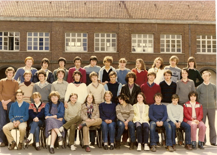 Photo de classe 2de C3 de 1981, Lycée Saint-jean - Copains d'avant