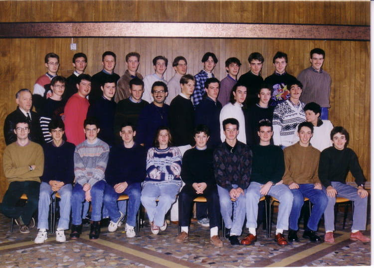 Photo de classe Terminale E de 1993, Lycée Villars - Copains d'avant