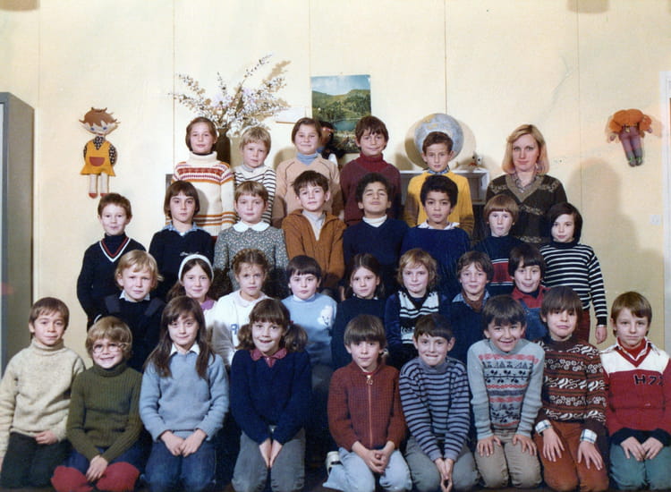 Photo de classe Ce2 de 1981, Ecole Jean De La Fontaine (Cesson ...