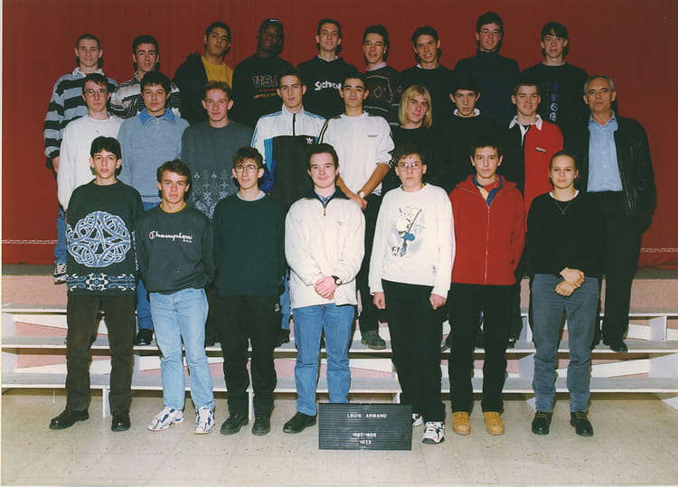 Photo de classe 1ère GT2 de 1998, Lycée Louis Armand - Copains d'avant