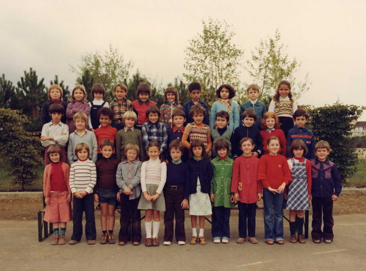Photo de classe CE1 de 1977, ECOLE OLIVIER CHARBONNIER - Copains d'avant