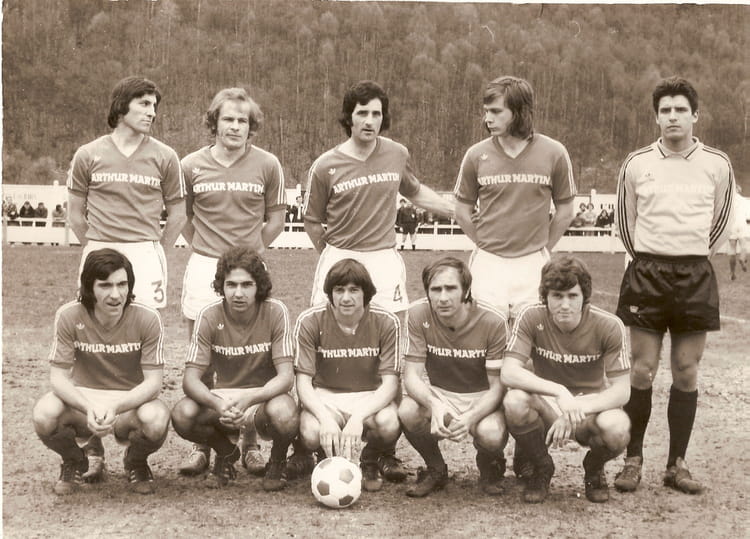 Photo de classe Division 3:Groupe Est. Saison 74-75 de 1975, USR REVIN ...