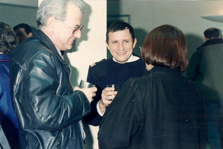 Photo de classe DEPART MRS VIDAL ET MORON 15 DEC 93 de 1993, CEM ILE DU ...