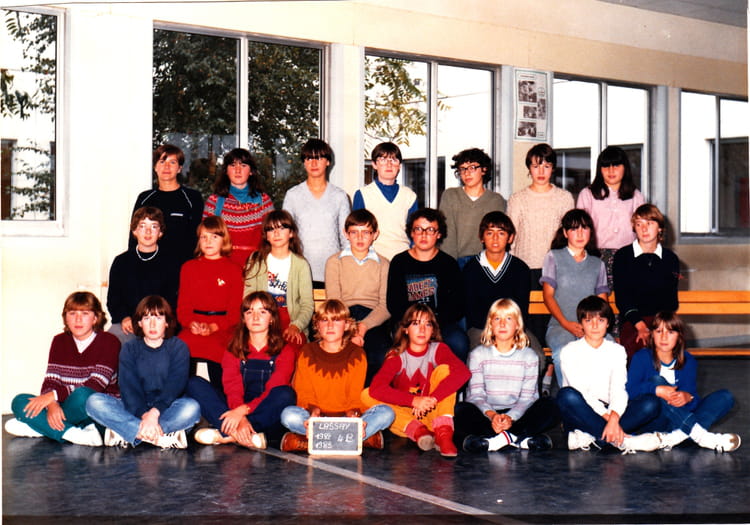 Photo de classe 4 eme A de 1982, Collège Victor Hugo - Copains d'avant