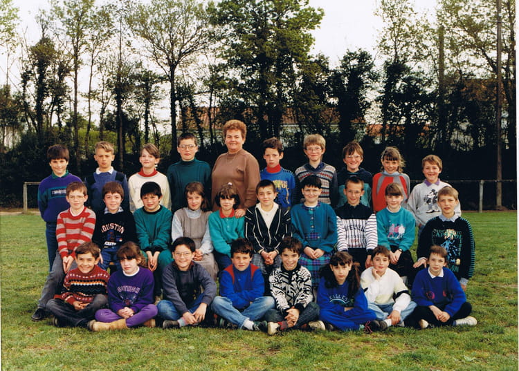 Photo de classe CE2 - CM1 Mme ROBIN de 1988, Ecole Saint Joseph Mixte ...