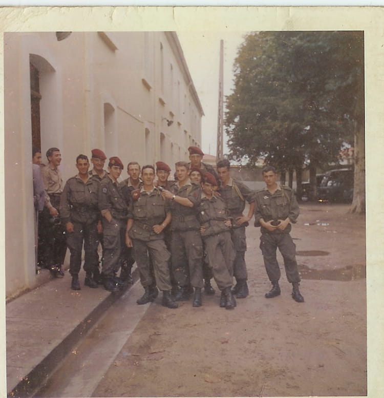 Photo de classe Devant l'infirmerie du 6eme rpima de 1965, 6 Rpima ...