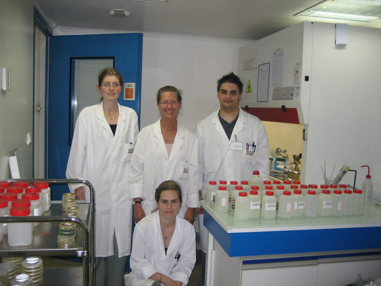 Photo de classe LABO MICROBIO de 2006, SGS MULTILAB - Copains d'avant