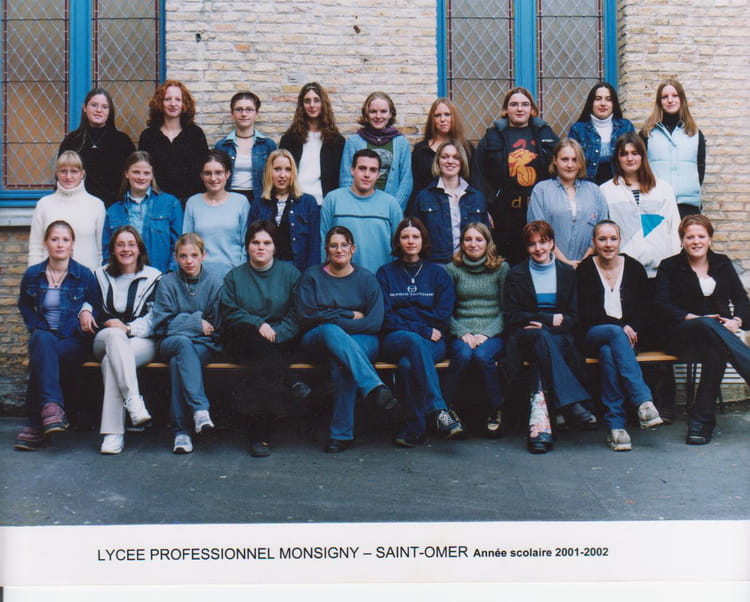Photo de classe 2ème Année BEP de 2001, LYCEE MIXTE MONSIGNY - Copains ...
