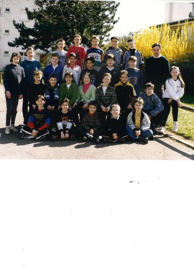 Photo de classe CM2 de 1997, ECOLE DOCTEUR ALFRED RICHET - Copains d'avant