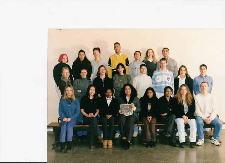 Photo de classe 1ère ADA de 1999, Lycée Jean Vilar - Copains d'avant