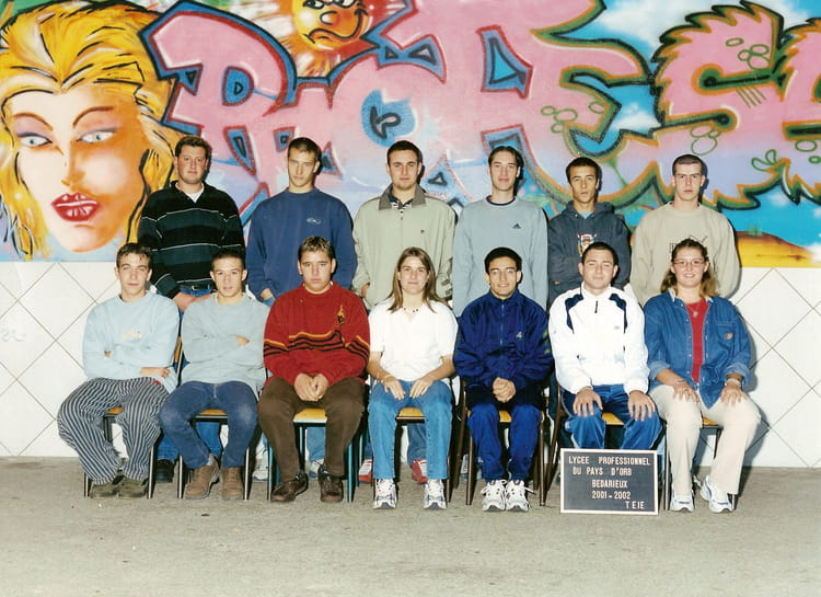 Photo de classe Terminale Bac Pro Electrotechnique de 2001, Lycée ...