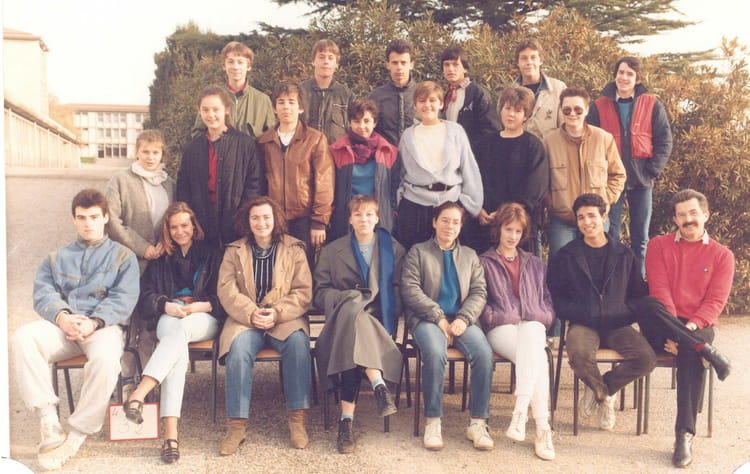 Photo de classe 3°2 de 1985, Collège Joffre - Copains d'avant