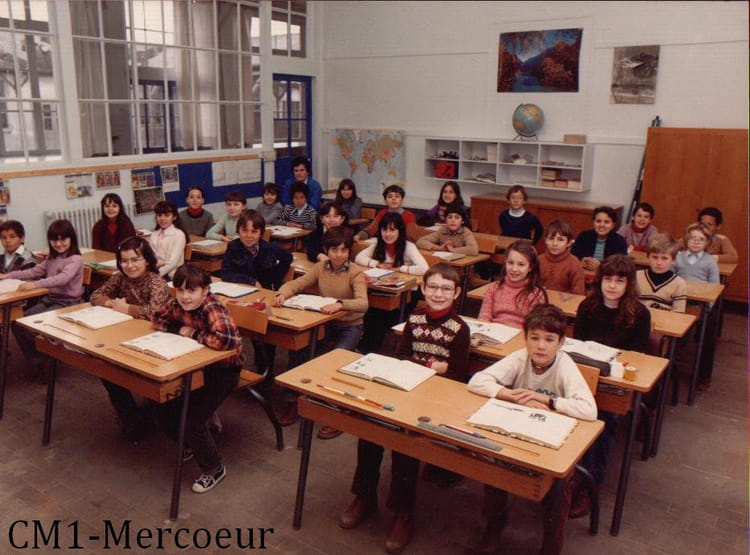 Photo de classe CM1 de 1980, MERCOEUR - Copains d'avant