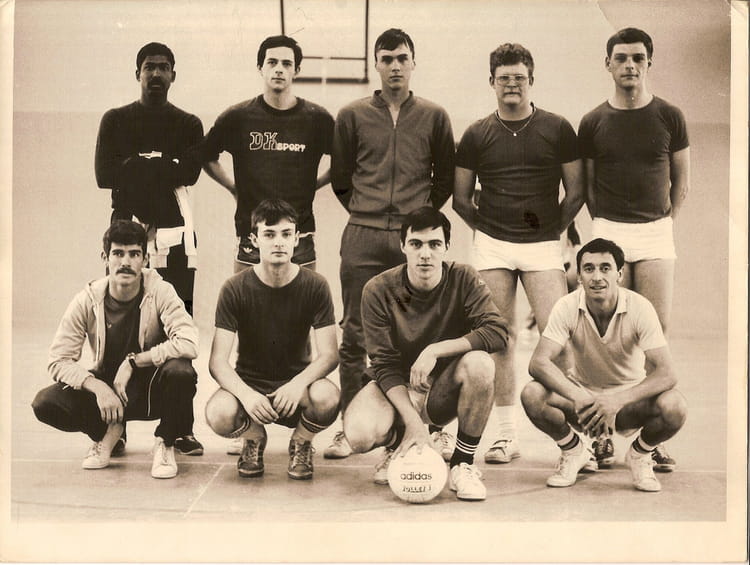 Photo de classe Tournoi volley equipe BCS de 1982, 12 Ieme Ra - Copains d'avant