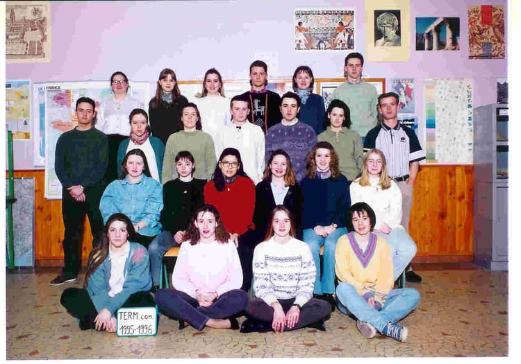 Photo de classe BAC PRO Commerce de 1995, Lycée Professionnel Jeanne D'arc - Copains d'avant