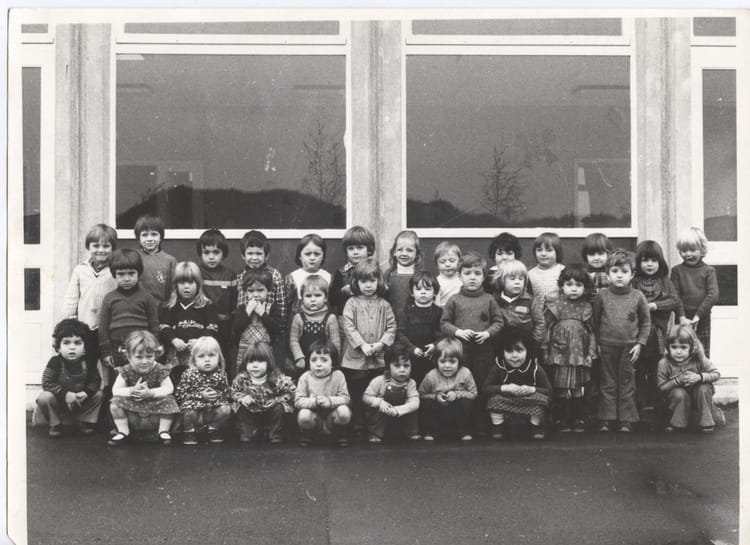 Photo de classe Petite section maternelle de 1977, STE GENEVIEVE ...