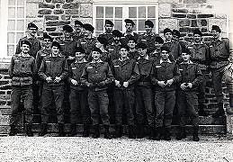 Photo de classe Promotion du soldat inconnu 9 cie 3 section (1975) de ...