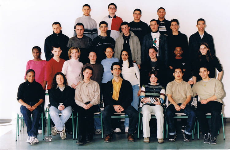 Photo de classe Terminale 6 S (2001-2001) de 2001, Lycée Frédéric Et ...