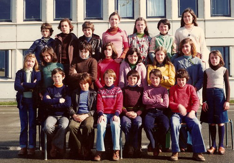 Photo de classe 6 E de 1976, Collège Pierre Garcie Ferrande - Copains d ...