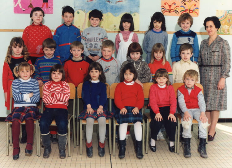 Photo de classe CE1 de 1984, ECOLE JOSEPH COURTOIS - Copains d'avant
