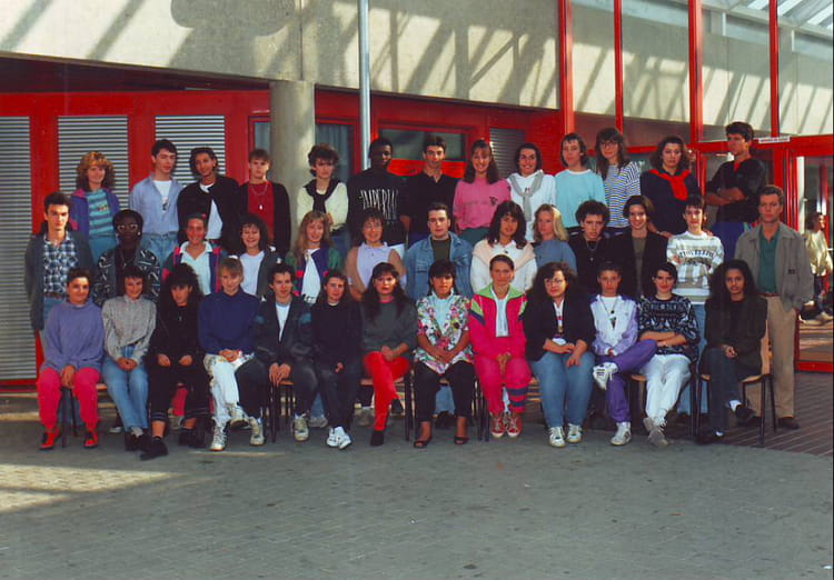 Photo de classe TA2 de 1990, Lycée Polyvalent Philibert Delorme - Copains d'avant