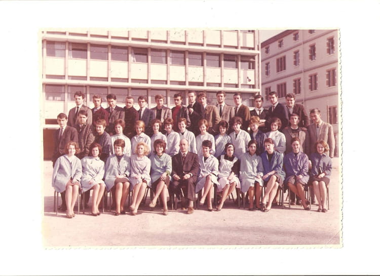 Photo de classe 1ère M' de 1962, Lycée Marcelin Berthelot - Copains d'avant