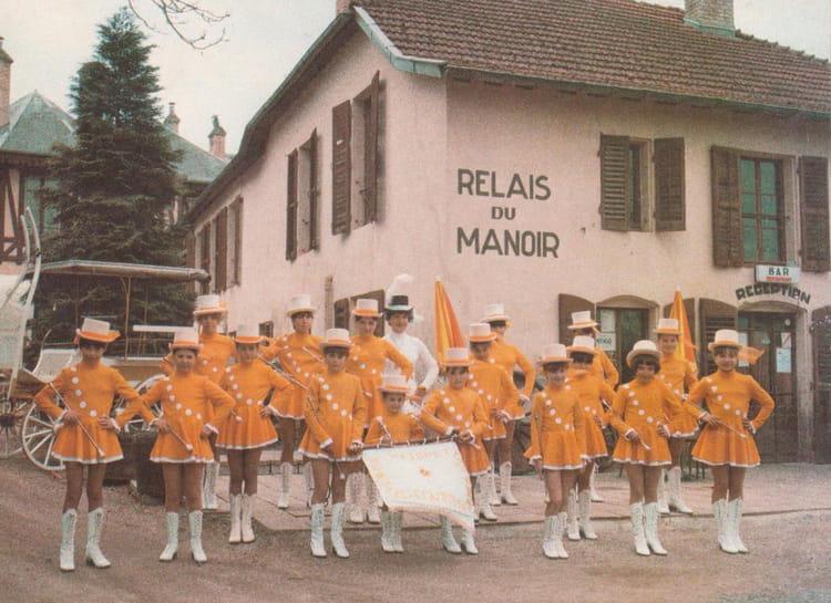 Photo de classe Mini-majorettes d'Etival-clairefontaine de 1975, Mini ...
