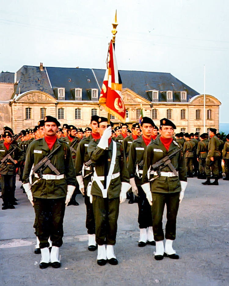 Photo de classe Cérémonie au 4°RA de 1981, 4eme R.a (Regiment D ...