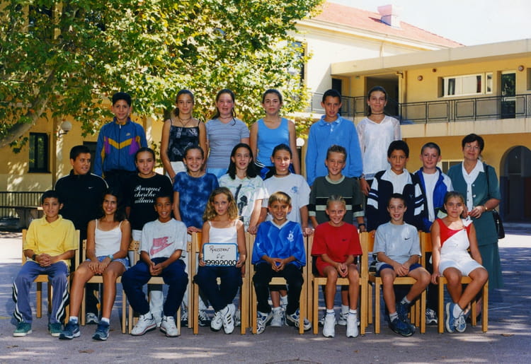 Photo de classe 6ème E de 1999, Collège Roustan - Copains d'avant