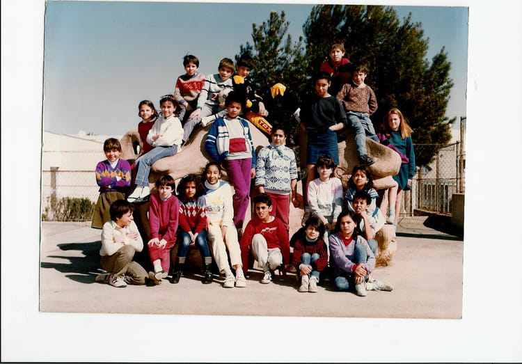 Photo de classe Cm2 de 1984, ECOLE DES TOURS - Copains d'avant