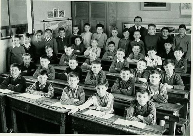 Photo de classe 3 eme de 1957, ECOLE JULES MICHELET - Copains d'avant