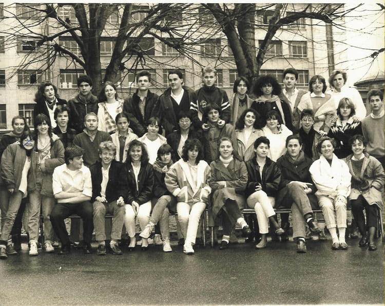 Photo de classe Terminale B2 de 1985, Lycée Marcelin Berthelot ...