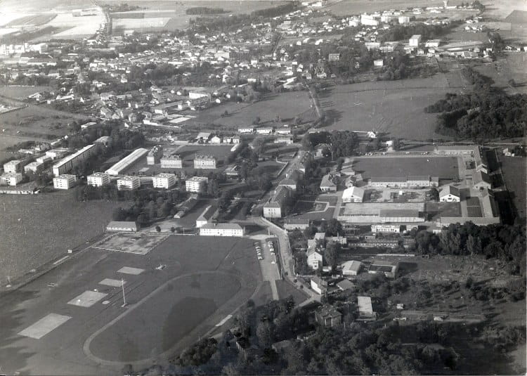 Photo de classe Vue aérienne du 13ème RDP de 1974, 13è Régiment De ...