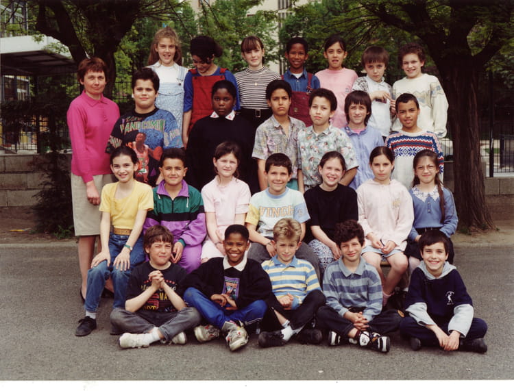 Photo de classe CM1 de 1993, ECOLE JACQUES SOLOMON - Copains d'avant